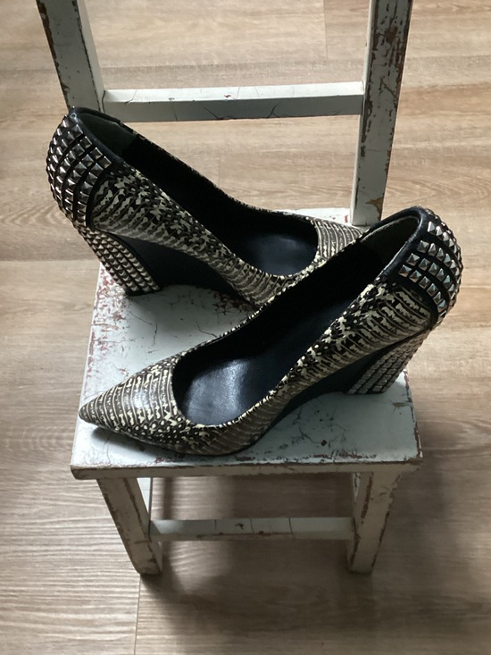 RACHEL Rachel Roy | Shoes | Rachel Rachel Roy Black And Gold Studded ...